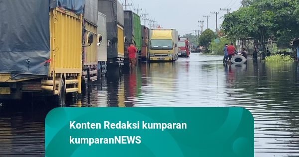 Jalan Lintas Timur Riau-Jambi Banjir: 11 Km Macet Total, Kendaraan Antre 12 Jam | kumparan.com
